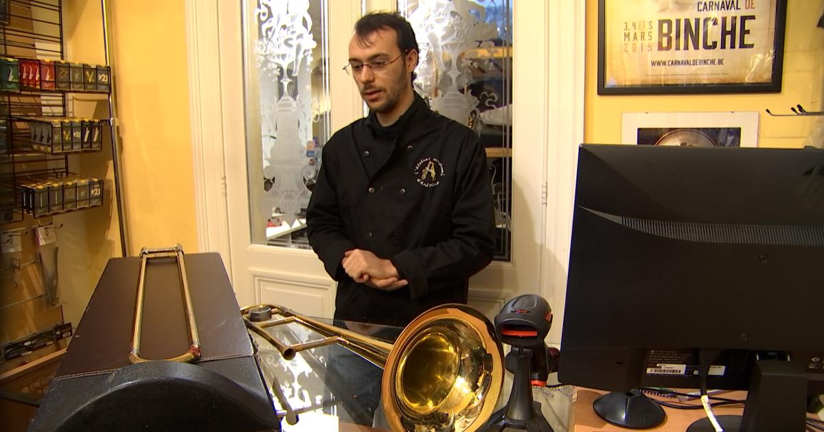 Carnaval : Antoine répare les instruments à vent | Antenne Centre