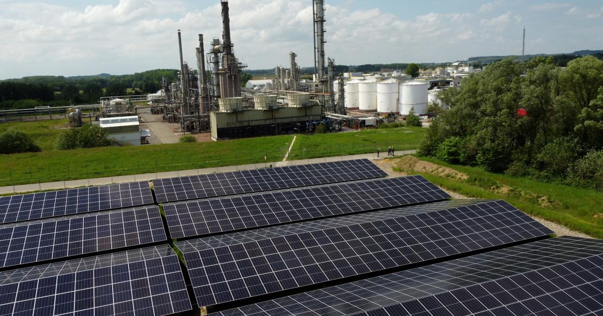 Feluy : un 1er champ de panneaux photovoltaïques | Antenne Centre