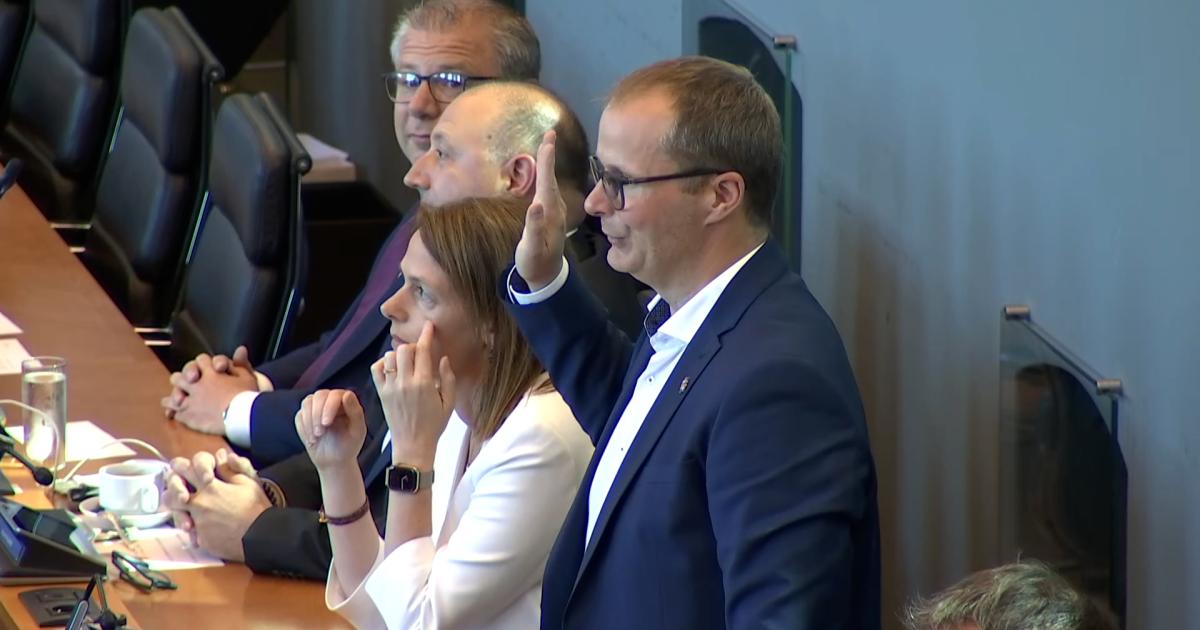 Politique : Maxime Daye a prêté serment au Parlement de Wallonie ...